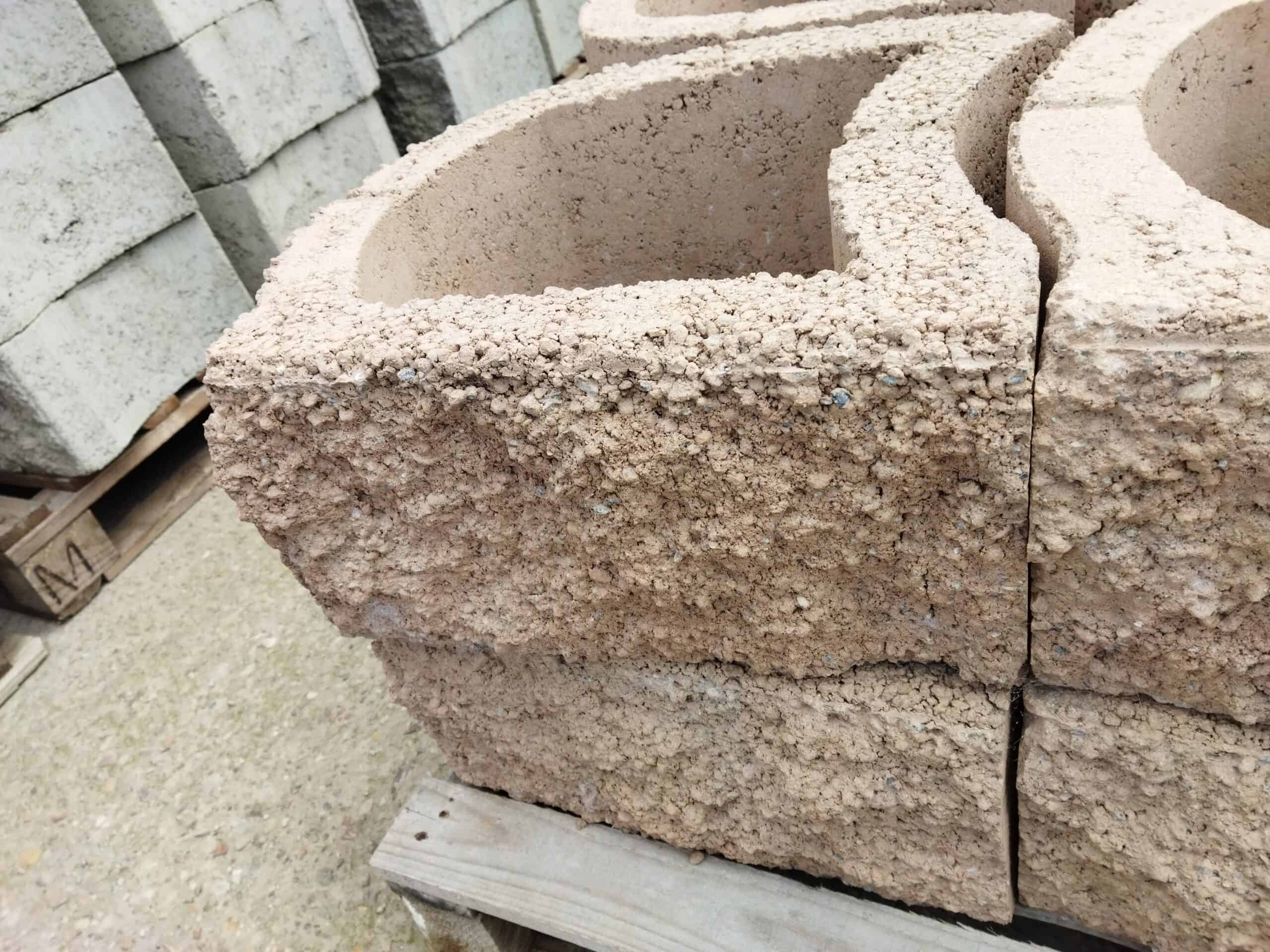 Rockface Retaining Block